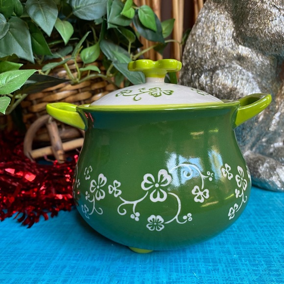 Temp-Tations | Dining | Temptations Shamrock Pot Floral Lace | Poshmark